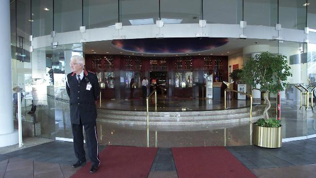 Banc: Snobism dus la extrem