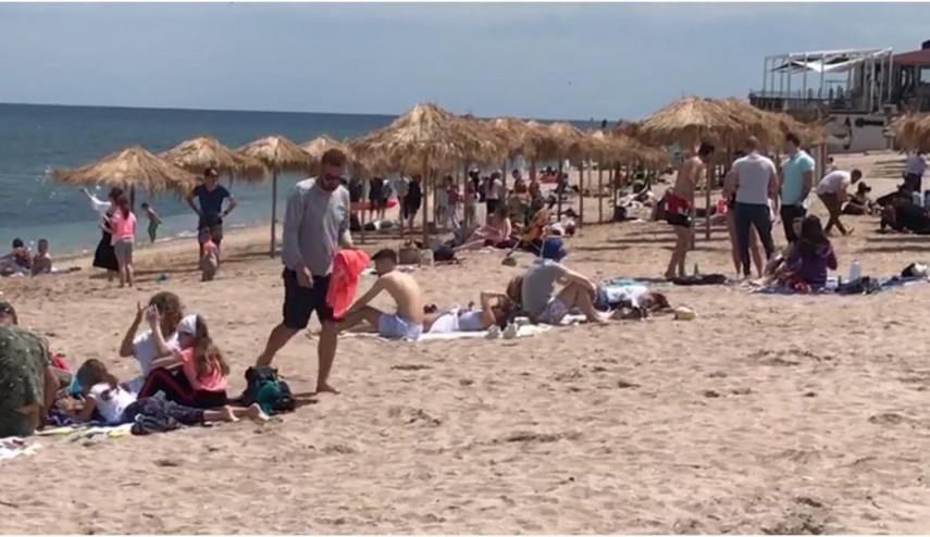 Vama Veche prinde viață. Plaja este plină de turiști. Cum se distrează cei prezenți (galerie ...