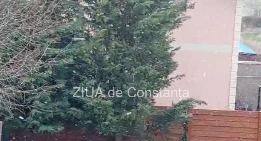Iarna nu vrea să plece de la malul mării! Ninge la Constanța la final ... Iarna nu vrea să plece de la malul mării! Ninge la Constanța la final ...