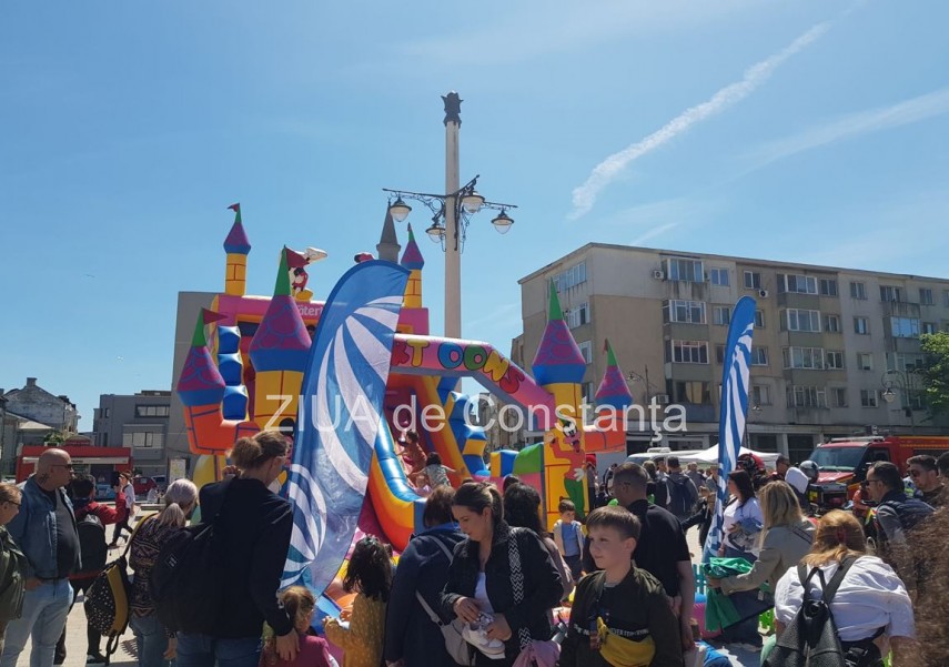„Iepurașul pompier” la Constanța: Concursuri, premii, super-eroi și multe surprize pentru cei ...