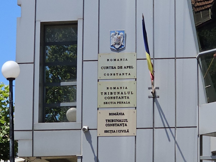 Parchetul de pe lângă Curtea de Apel Constanța face reparații la terasa exterioară. Câți bani ...